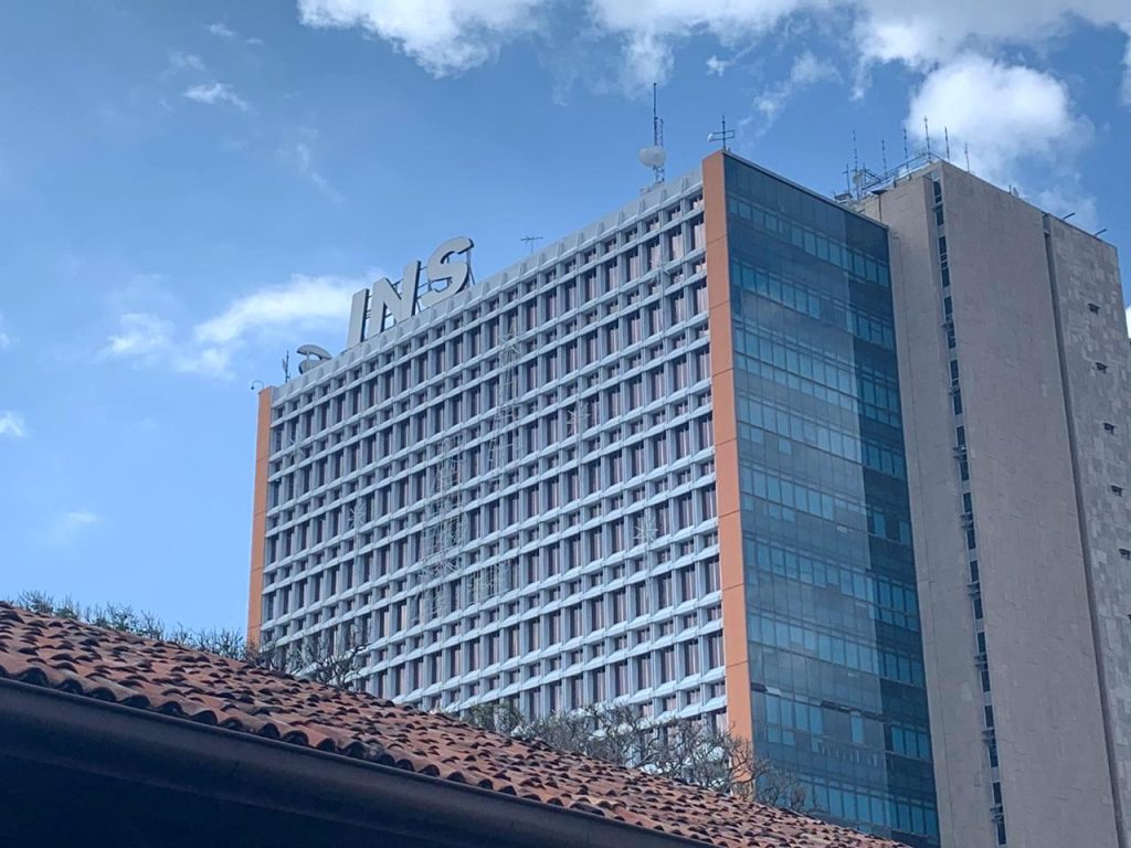 Gobierno acata sanción contra presidenta del INS pero la califica de ...